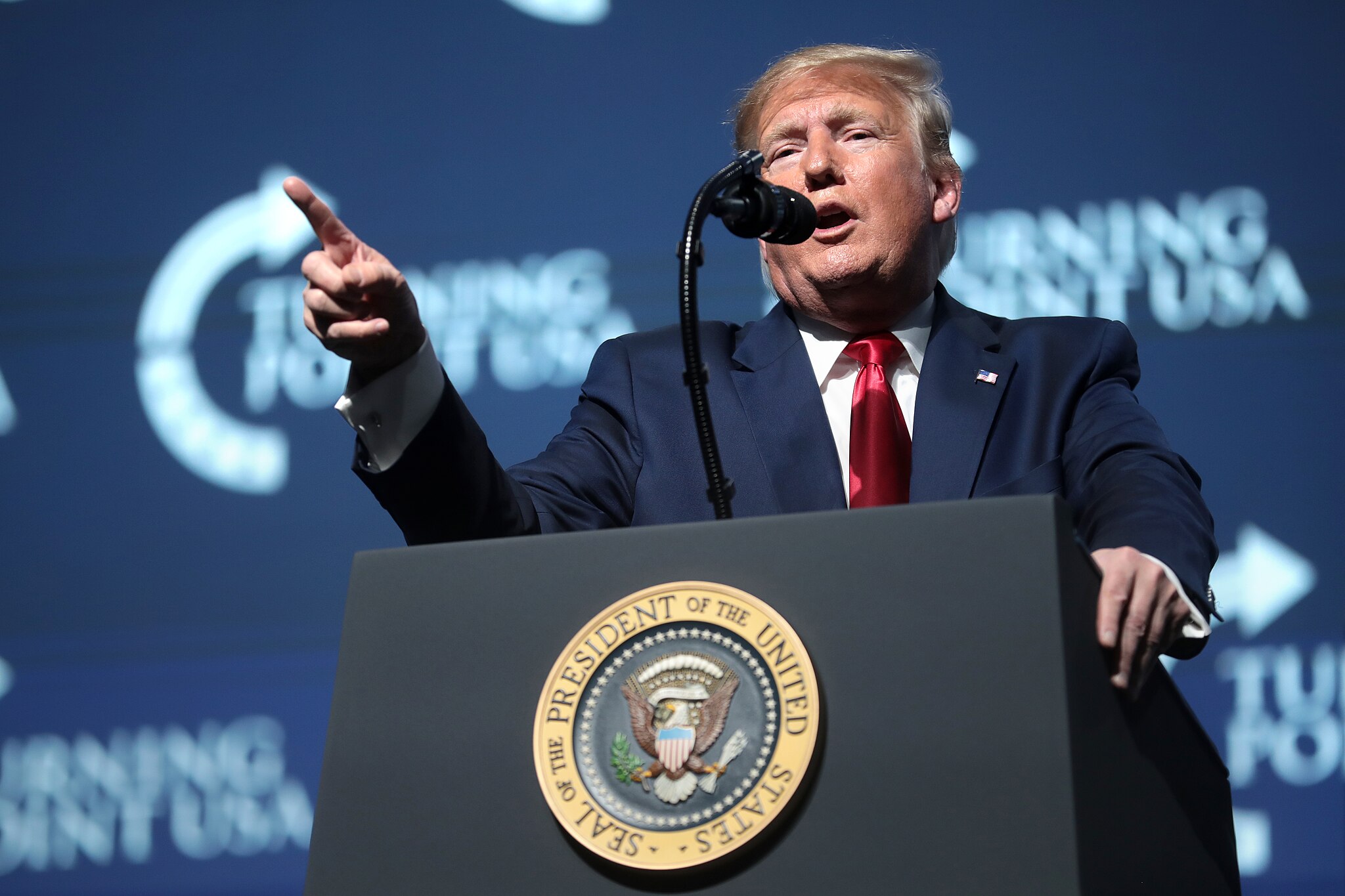 Does Trump Have A Weird Obsession With Crowd Size Like Obama Says ...